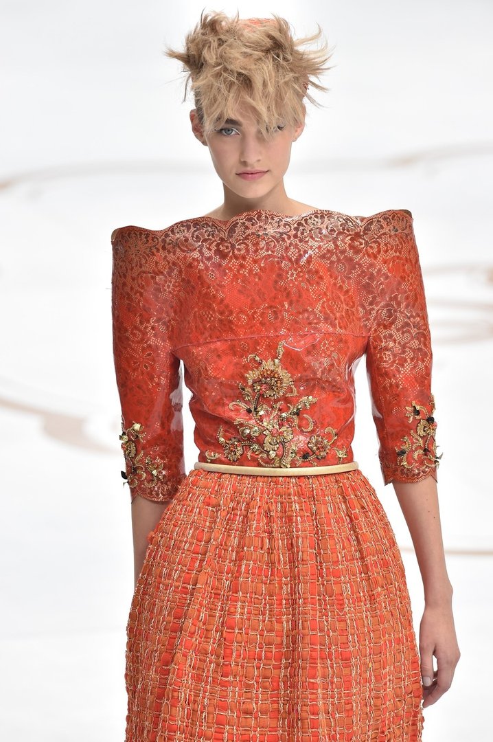 Foto: Chanelova visoka moda v ravnih sandalih - Novice - Elle.si