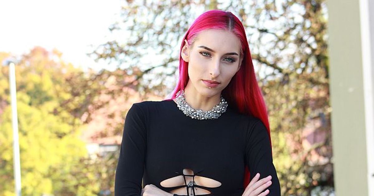 Raiven - Sara Briški Cirman oblekla fatalno rdečo obleko, ki jo boste ...