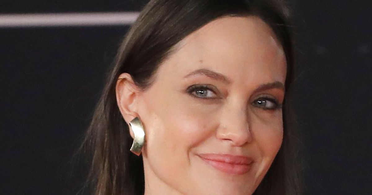 Angelina Jolie po ločitvi na rdečo preprogo stopa v novem spremstvu ...