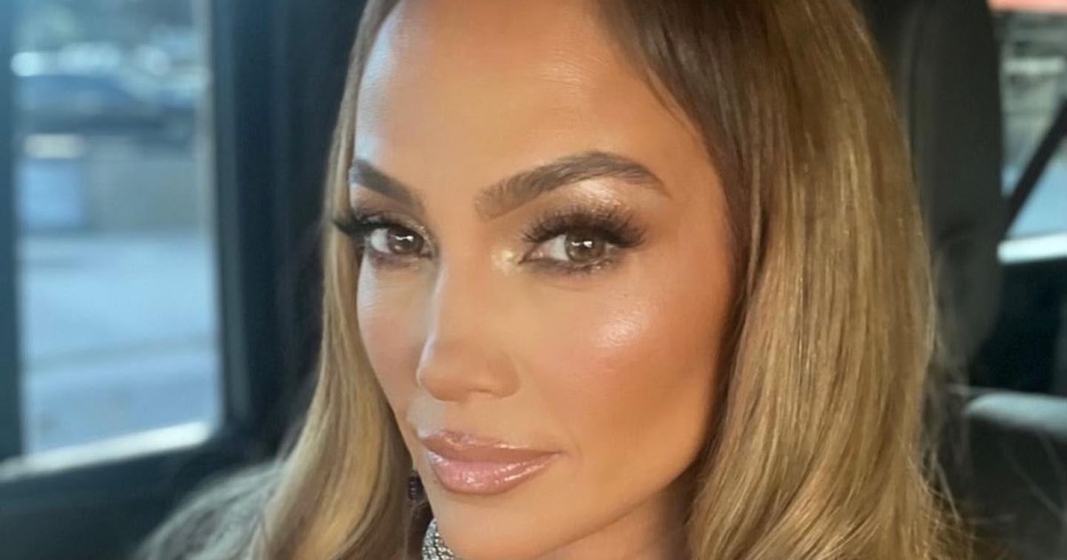 To je fotografija, s katero je Jennifer Lopez potrdila svojo ...