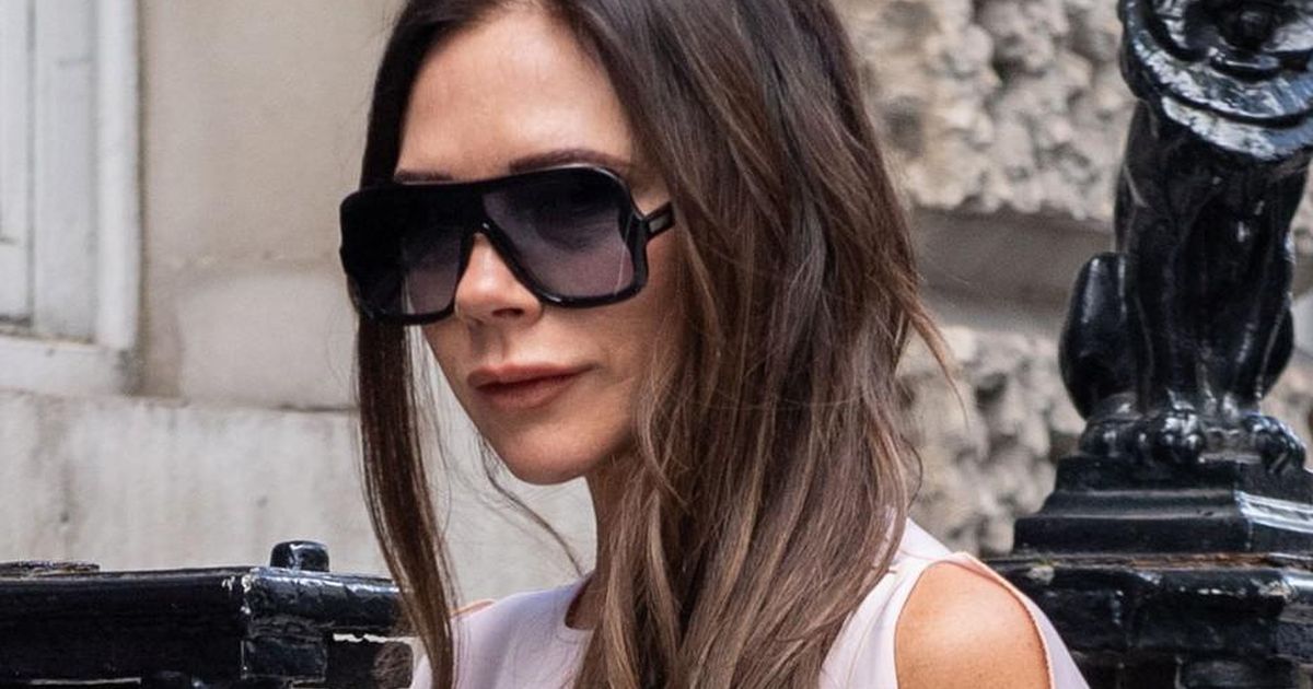 Victoria Beckham to pomlad prisega na model kavbojk, kot smo jih nosile ...
