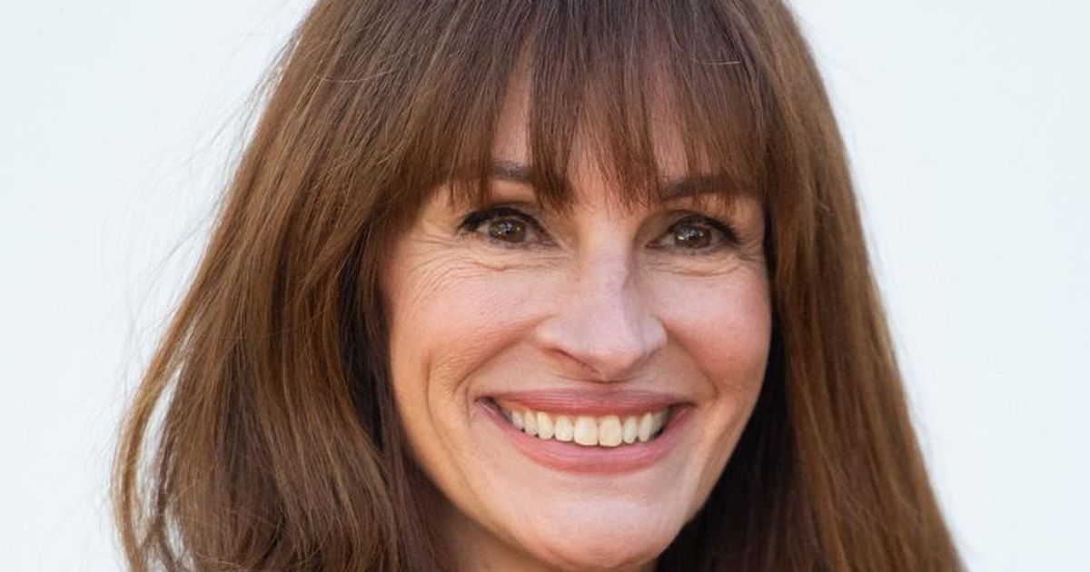 56-letna sveža blondinka Julia Roberts dokazuje, da za mini obleko ...