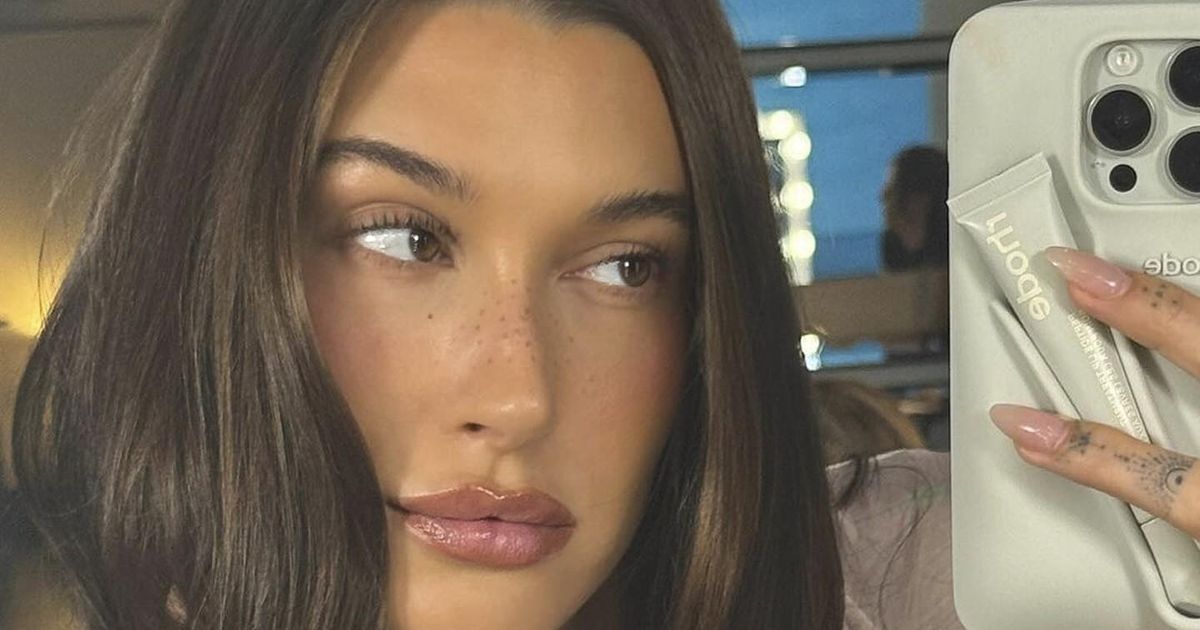 Hailey Bieber postavlja nove trende pri barvanju las: Ta barva bo ...