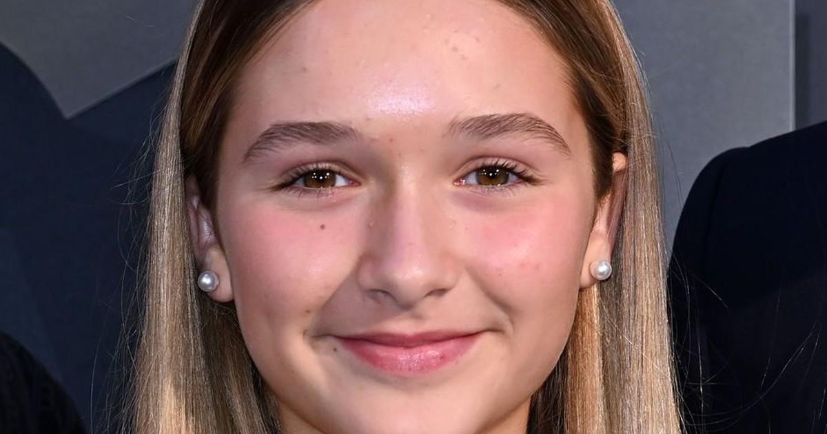 12-letna Harper Seven Beckham: Satenasta obleka in pete za mamino ...