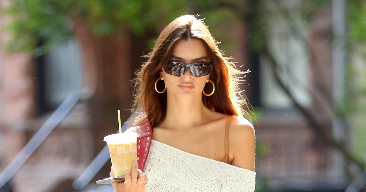Od Anne Hathaway do Emily Ratajkowski: Ta top nenadoma vidimo povsod ...