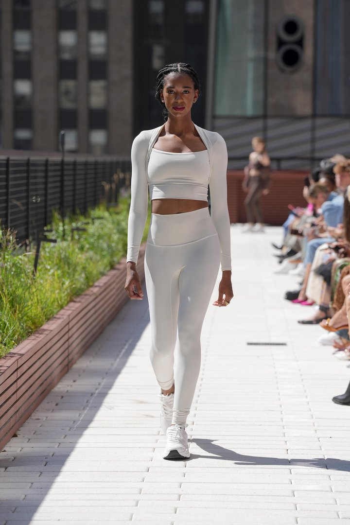 Define The Line - Elle.si