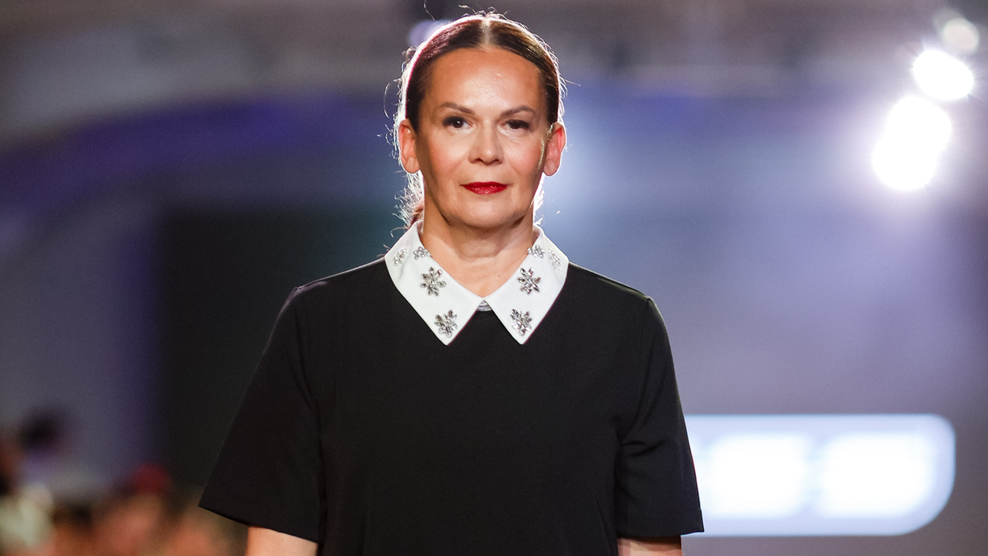 Znana Slovenka v dilemi: od doma s hlačami ali brez? - Elle.si