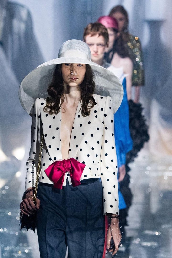 Vračamo se k eleganci: To bo najbolj priljubljen modni trend leta 2025 ...