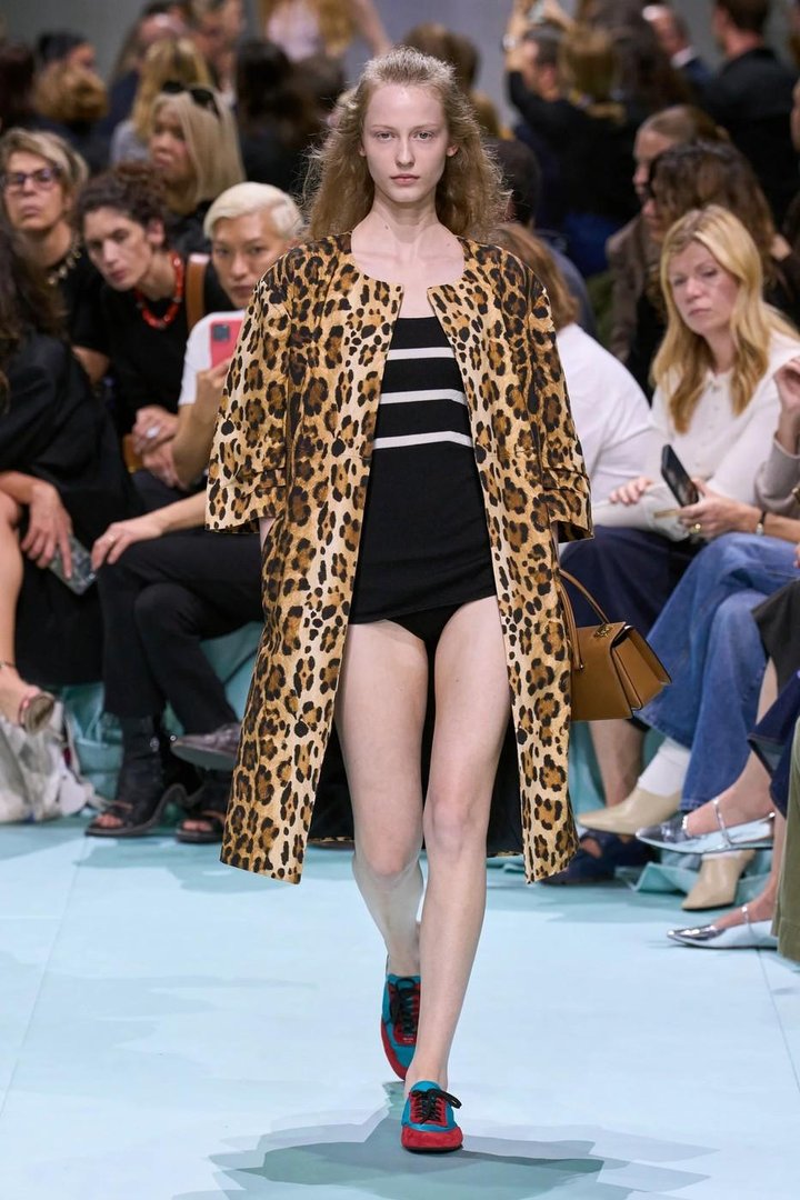 Kot odgovor na viralne superge Miu Miu so Pradine nove superge Re-Nylon ...