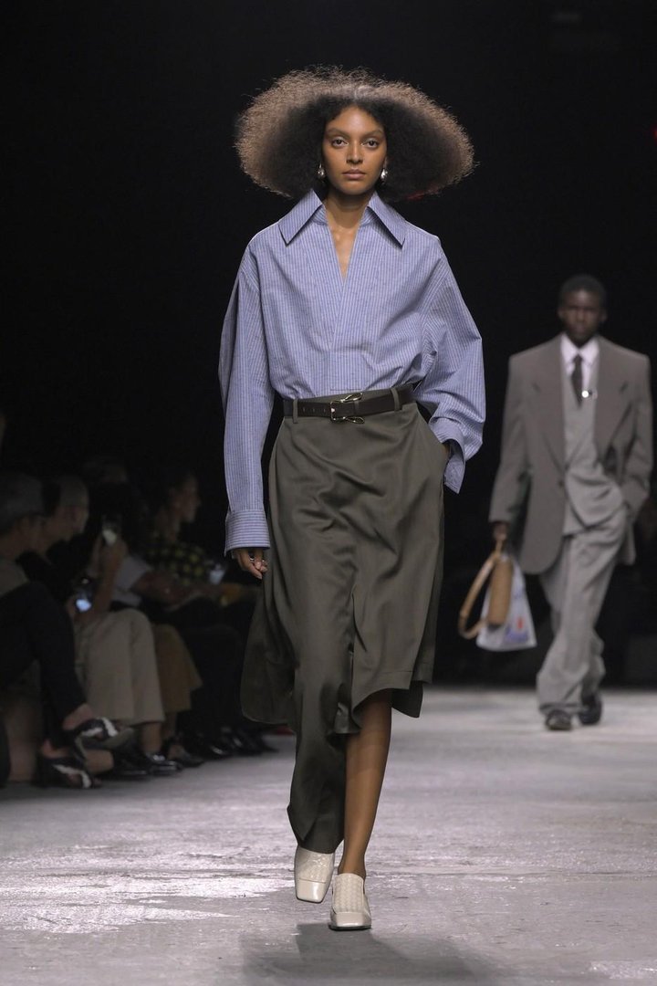 5 trendov hlač, ki bodo prevladali v letu 2025 - Elle.si