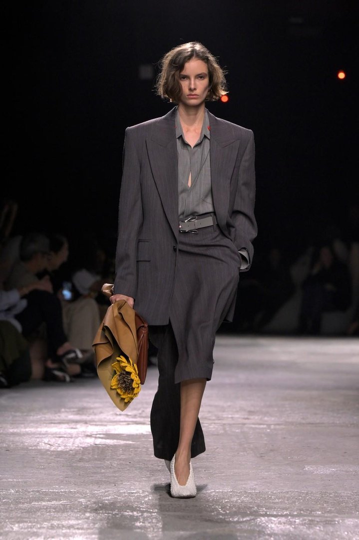 5 trendov hlač, ki bodo prevladali v letu 2025 - Elle.si