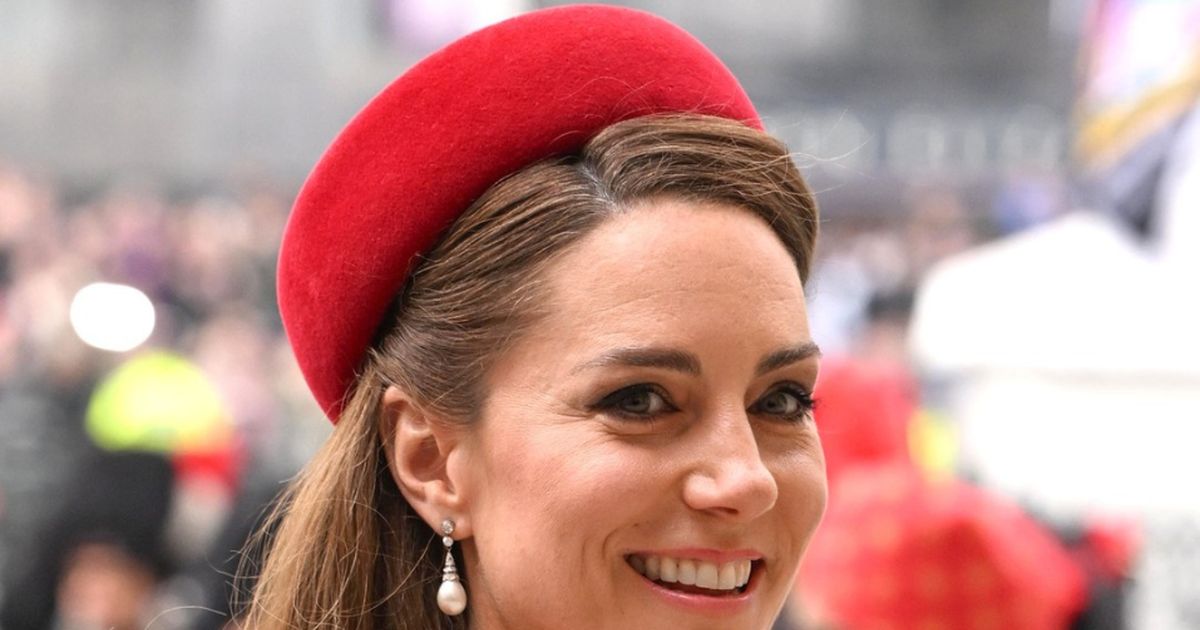 Kate Middleton v najbolj ženstvenih čevljih s peto v barvi, ki bi ...