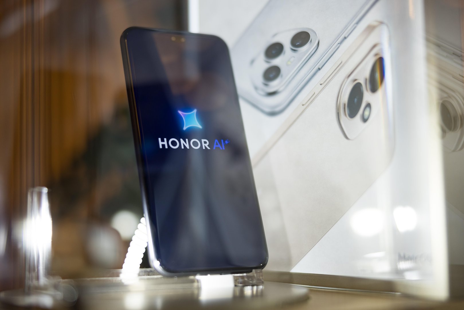 HONOR z velikim dogodkom v Zagrebu predstavil novo serijo HONOR 400 – pametne telefone z vodilno ...