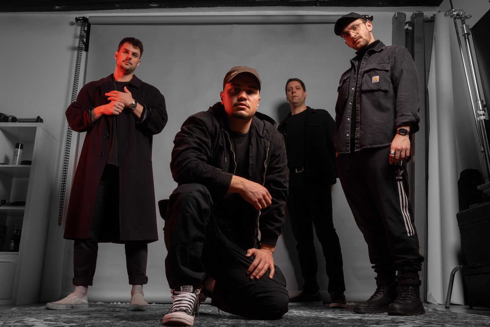 Ste že slišali za glasbeno skupino Harpier? Poslušajte njihov novi ...