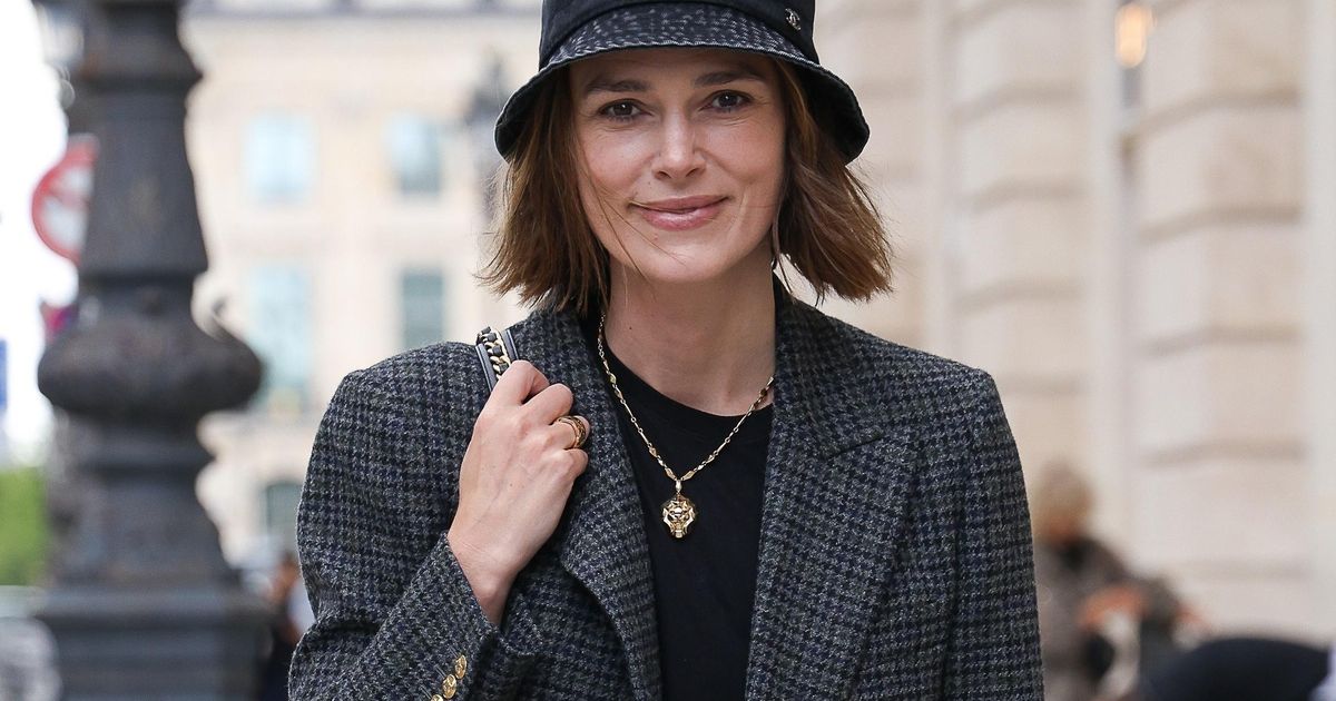 Pariška eleganca Keire Knightley: kot nalašč za sprehod po deževnih ...