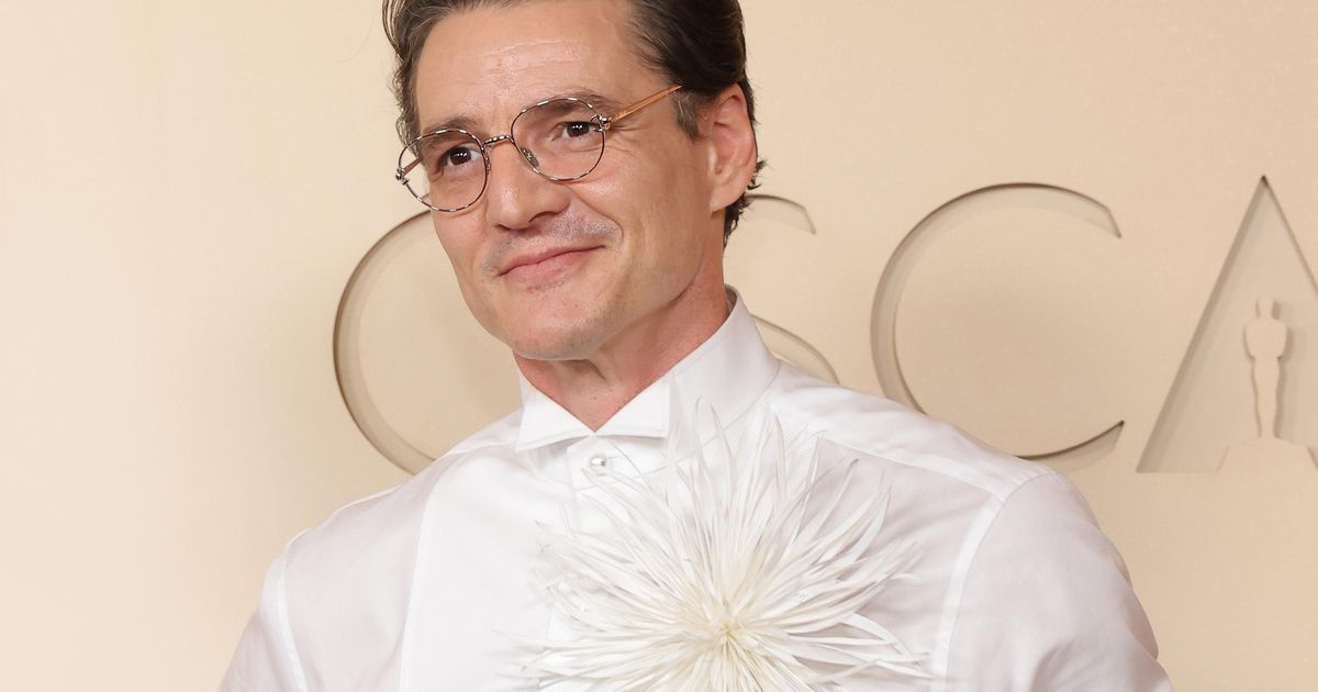 Pedro Pascal v Chanelu je zmagovalna modna izbira oskarjev - Elle.si